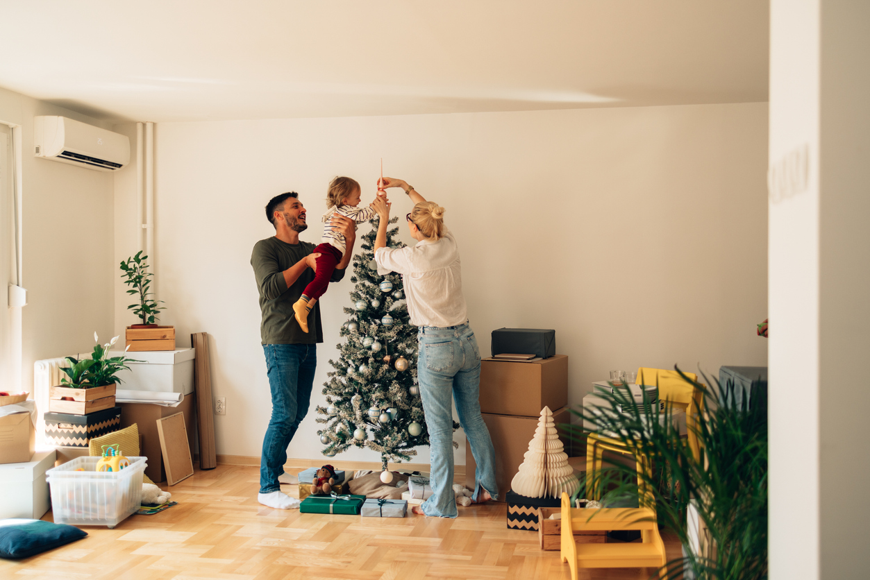 Holiday moving tips for families: How to maintain the holiday spirit